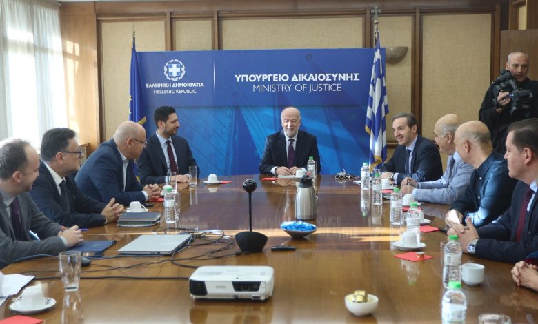 Συμβολαιογράφοι: «Ναι» σε ψηφιοποίηση της διαδικασίας μεταβίβασης ...