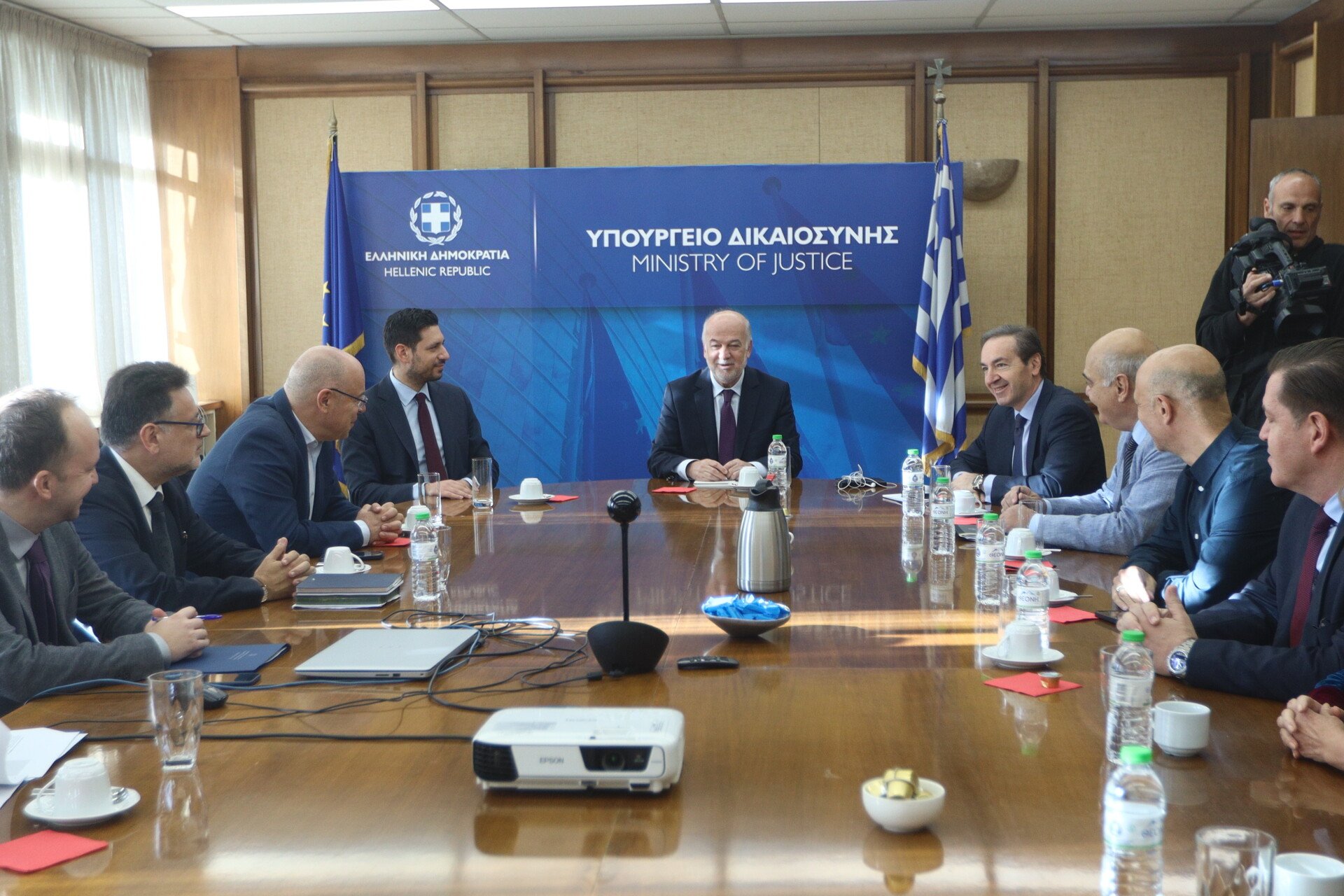 Συμβολαιογράφοι: «Ναι» σε ψηφιοποίηση της διαδικασίας μεταβίβασης ...