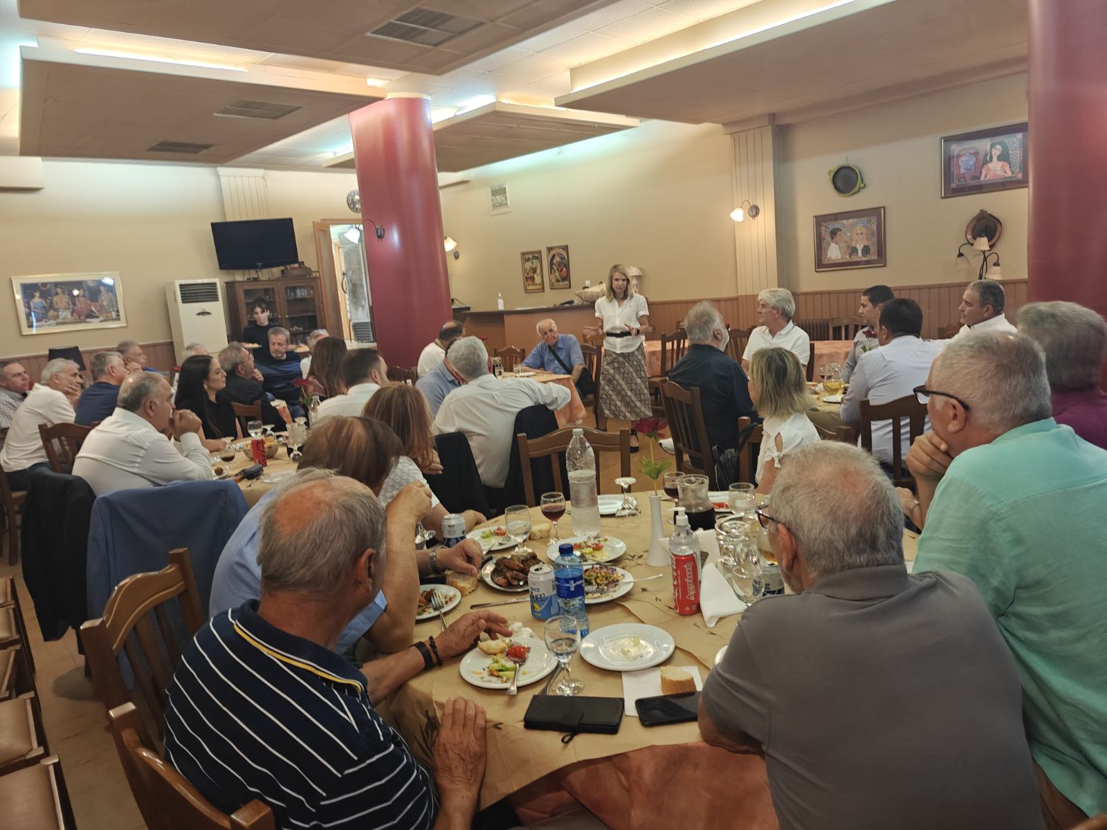 Μια ζεστή φιλική βραδιά με τη Μιλένα Αποστολάκη στην Αγία Παρασκευή | Allgood.gr